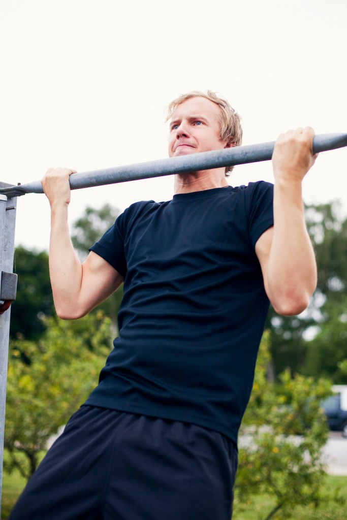 Chin Ups vs Curls: Which Is the Best for Bigger Biceps? - Outdoor Muscle