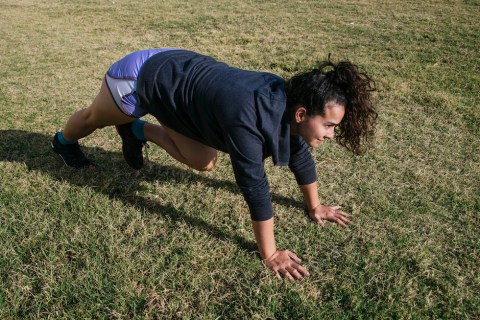 How to Do Bear Crawls + Bear Crawl Exercise Benefits - Outdoor Muscle