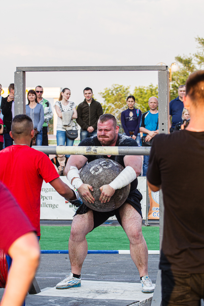 How to Do the Spartan Race Atlas Carry Obstacle - Outdoor Muscle